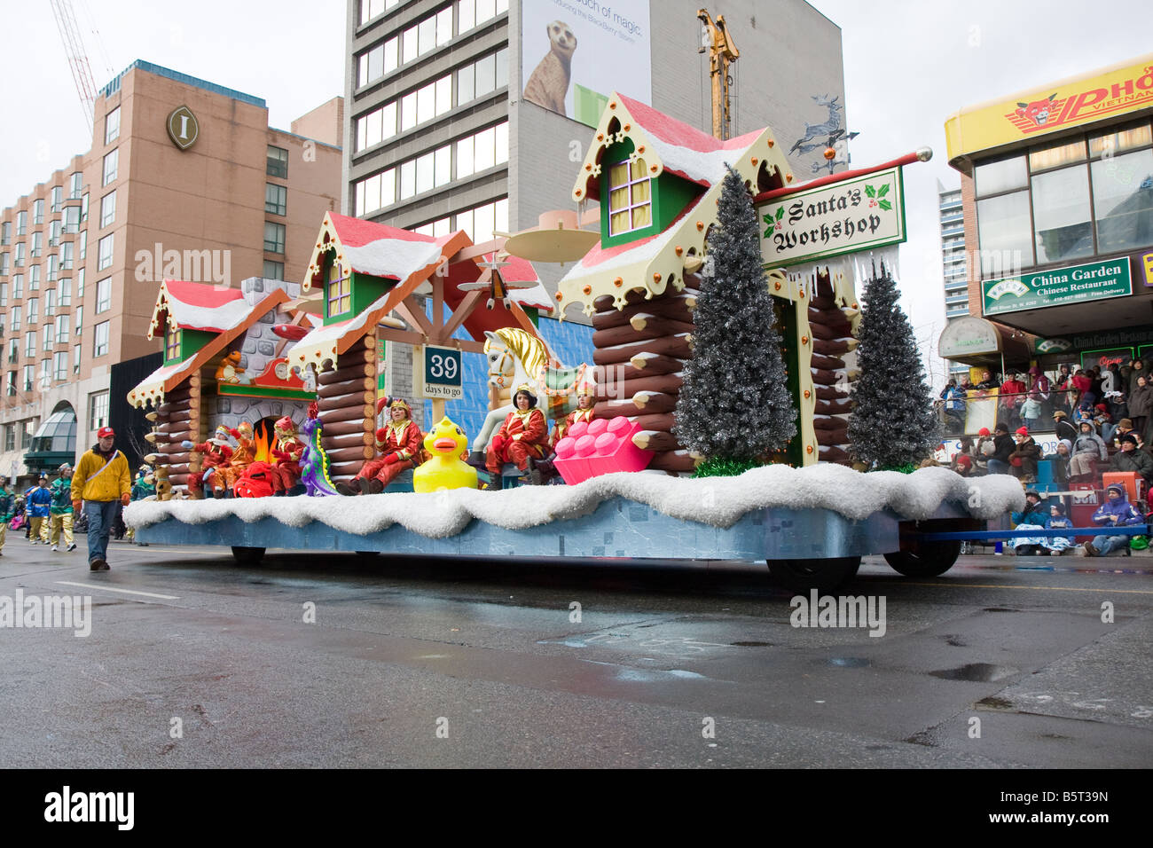 Santa claus parade float hi-res stock photography and images - Alamy