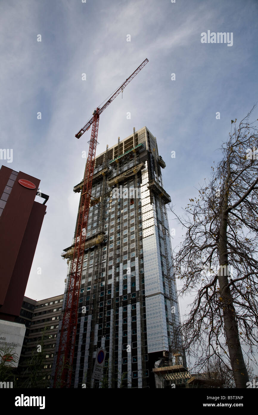 Tower block under construction in Leeds Stock Photo - Alamy