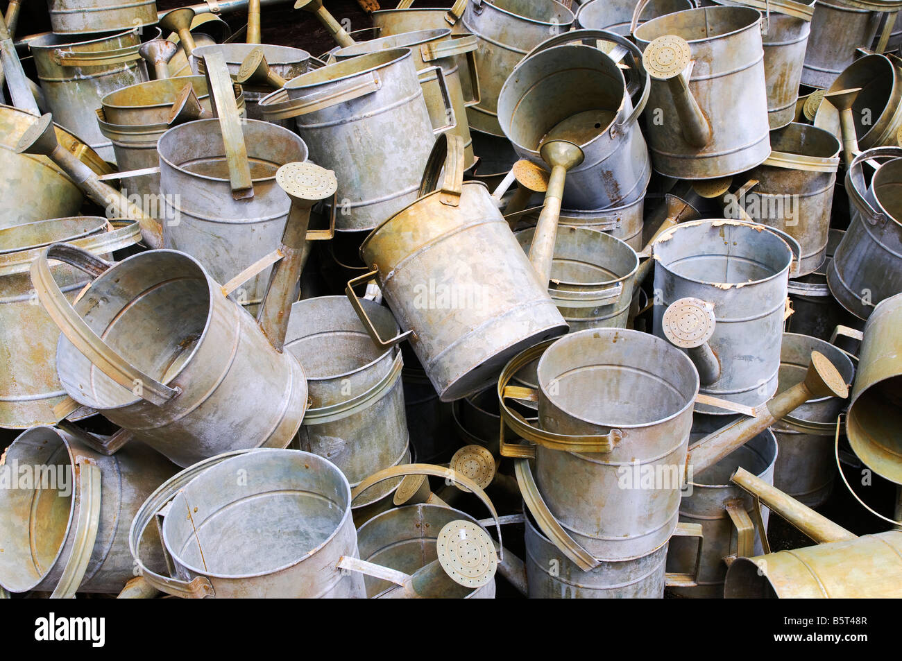 Circular cans hi-res stock photography and images - Alamy