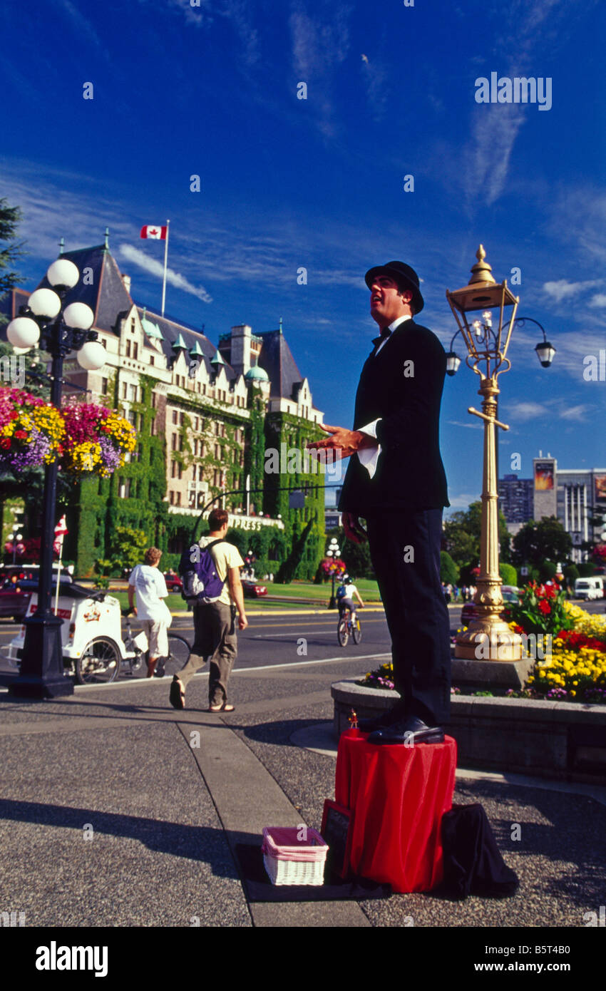 Singing for its supper hi-res stock photography and images - Alamy