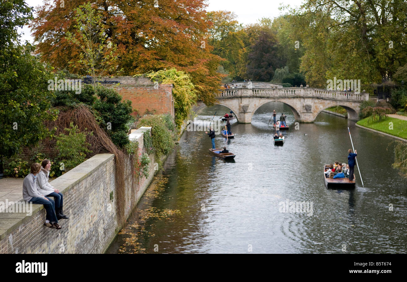 Cambridge punting traditional hi-res stock photography and images - Alamy