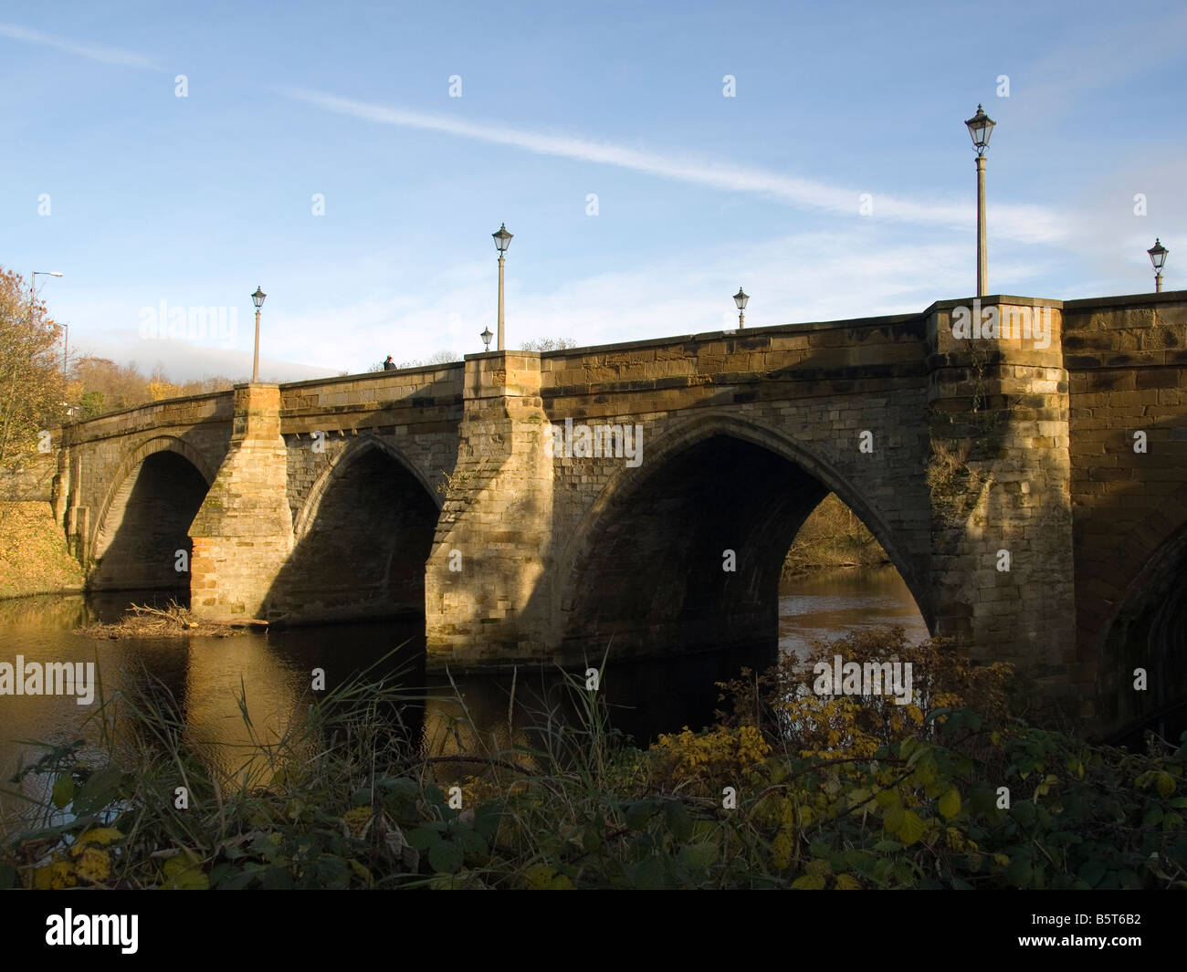 England medieval stone bridge hi-res stock photography and images - Alamy