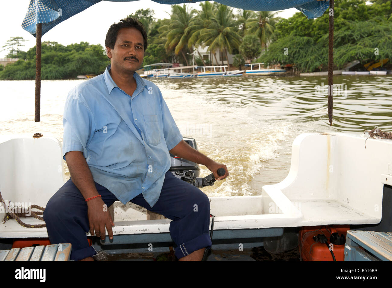 India man river hi-res stock photography and images - Alamy