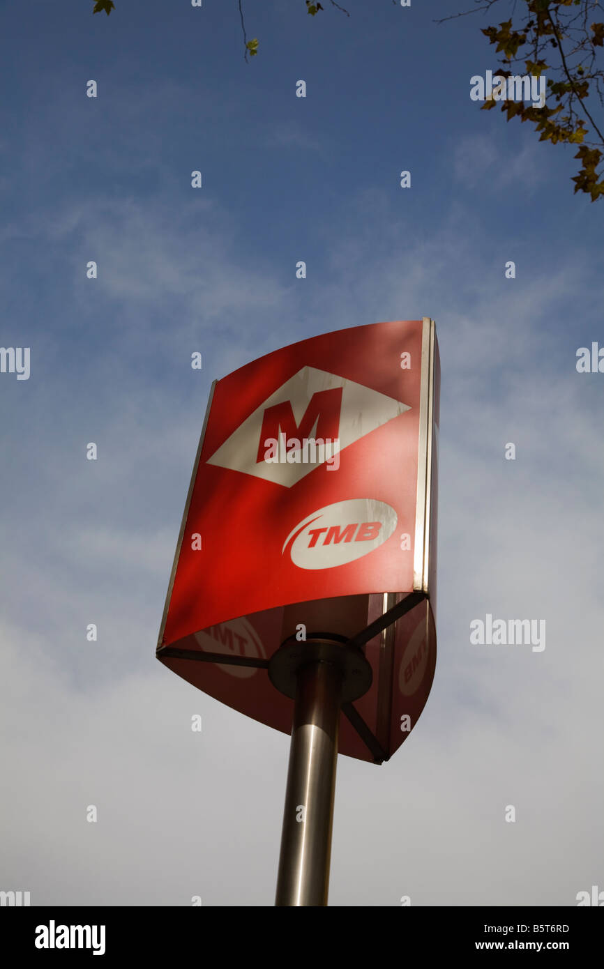 Barcelona metro station sign hi-res stock photography and images - Alamy