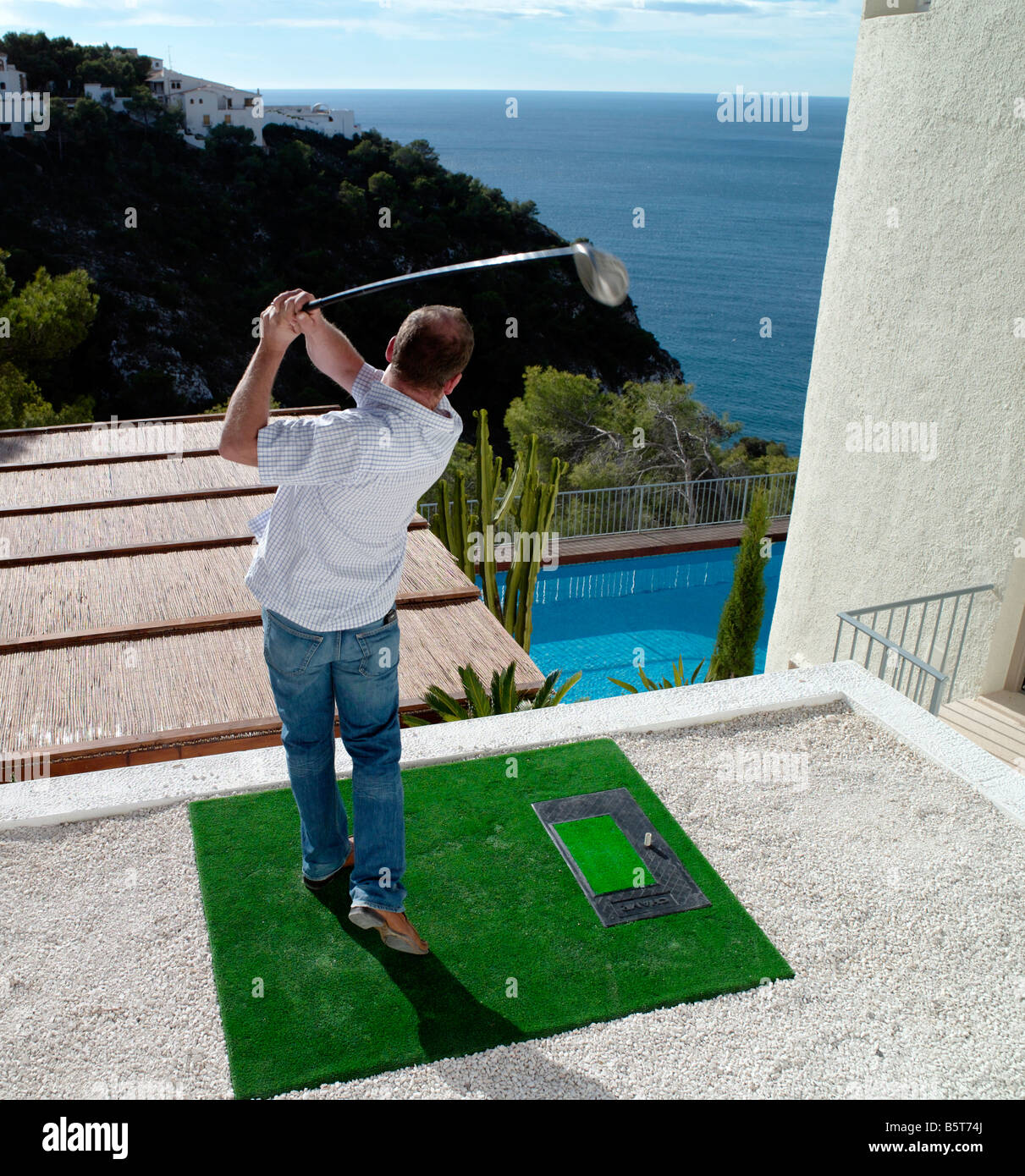 Off roof hi-res stock photography and images - Alamy