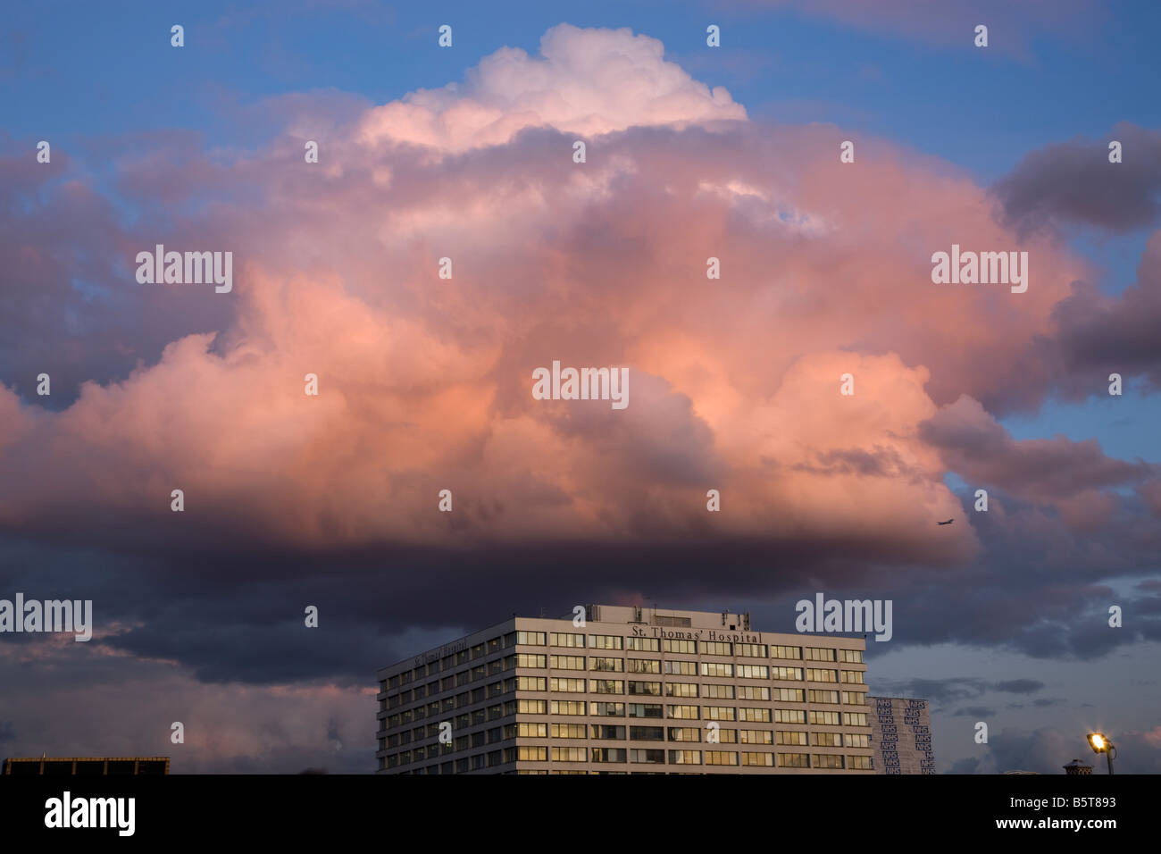 UK London storm cloud over St Thomas Hospital Stock Photo - Alamy