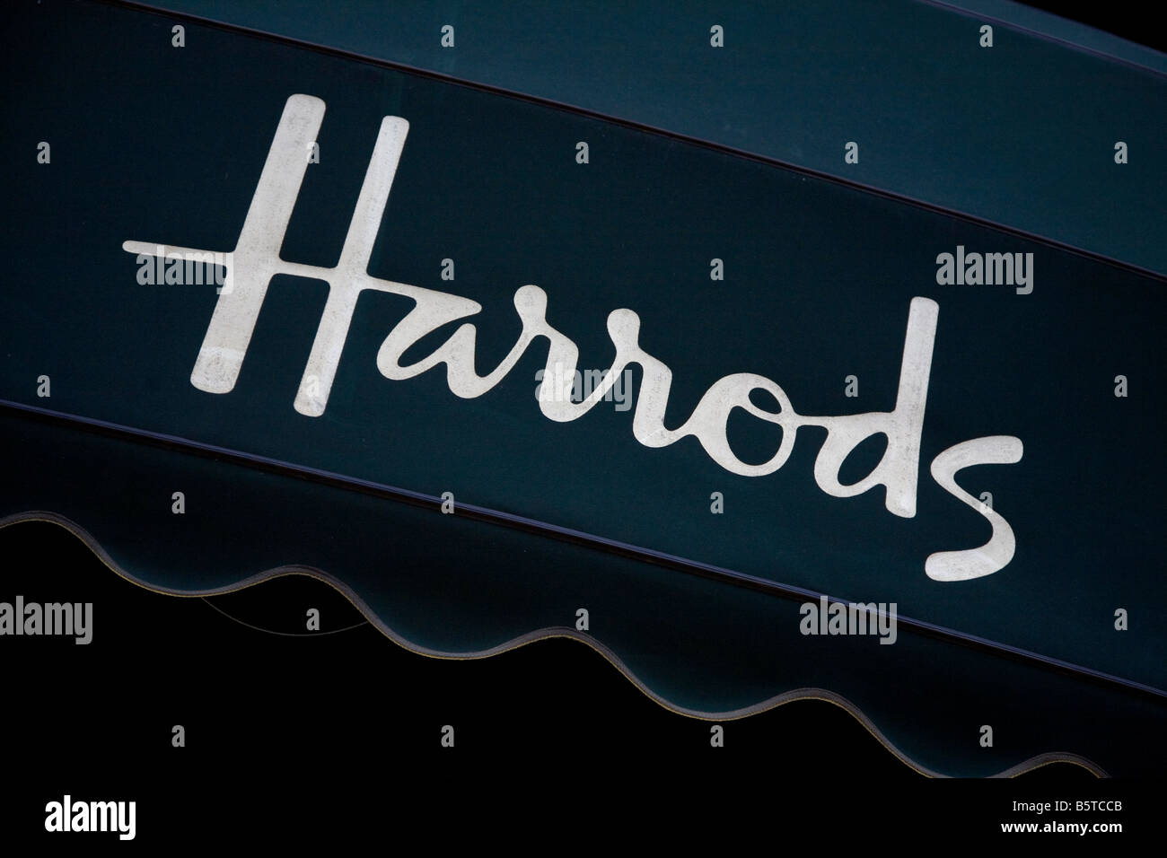 Harrods department store hi-res stock photography and images - Alamy