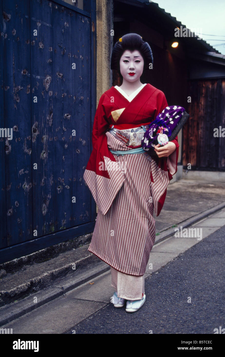 A geisha smile on the streets of the Gion District in Kyoto, Japan ...