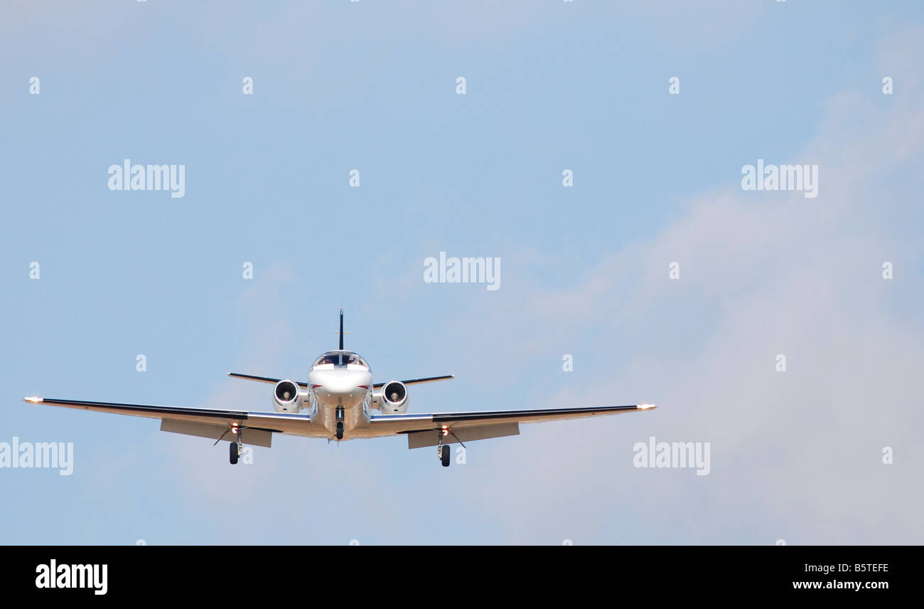 Luxury jet landing front hi-res stock photography and images - Alamy