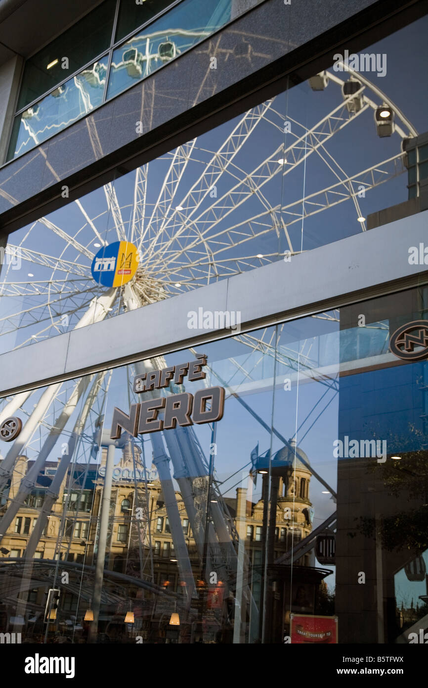 Reflection of the Manchester Wheel Stock Photo - Alamy