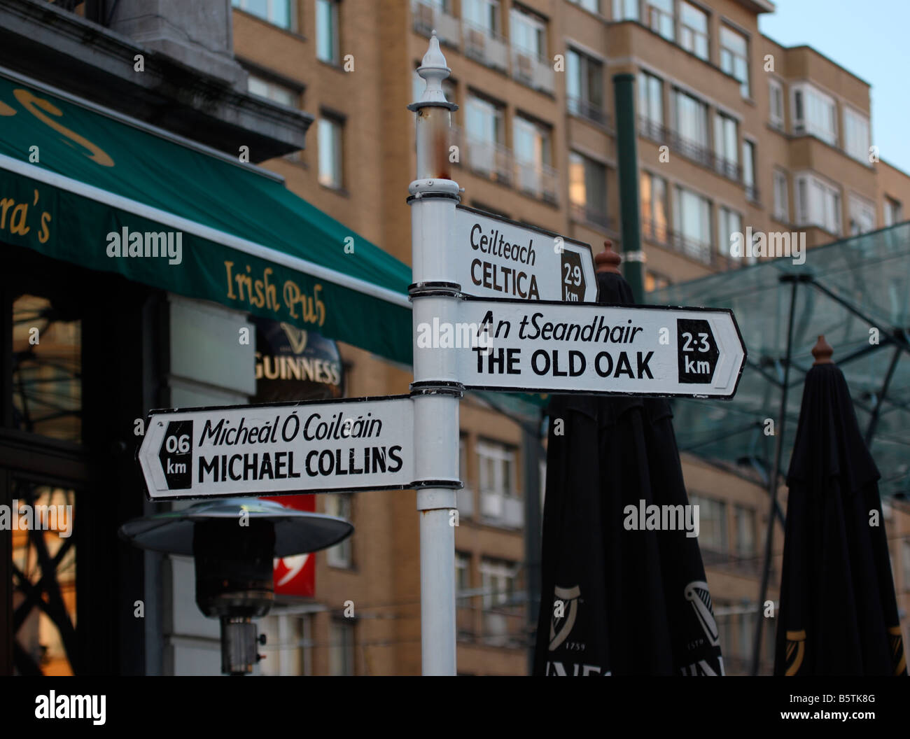 Pub pubs sign hi-res stock photography and images - Alamy