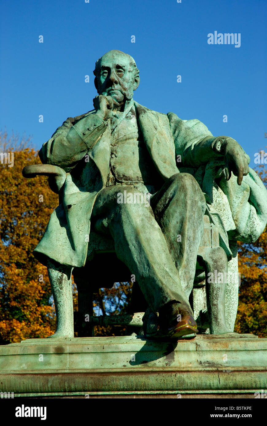 A bronze statue of Sir Francis Sharp Powell in Mesnes Park, Wigan Stock ...