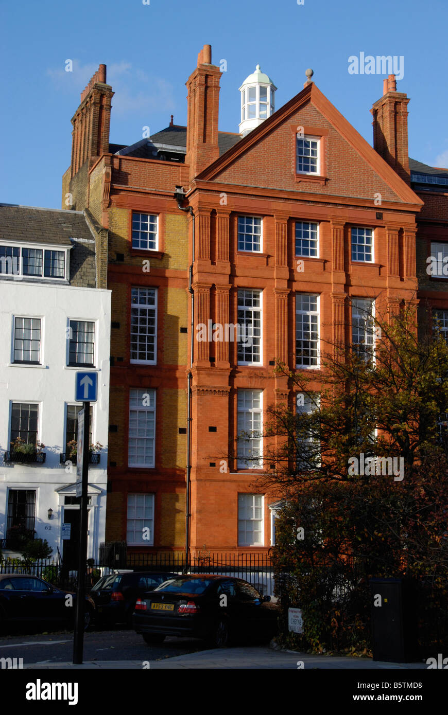 Red brick house in Cheyne Walk Chelsea London England Stock Photo - Alamy