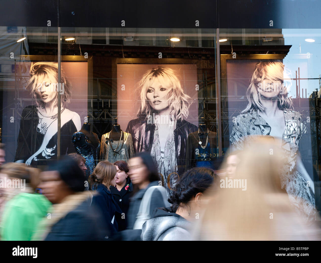 Frantic shoppers hi-res stock photography and images - Alamy