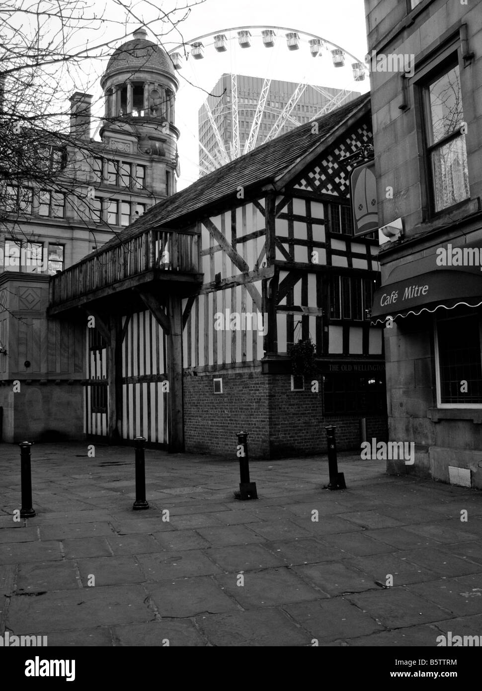 Tudor house Black and White Stock Photos & Images - Alamy