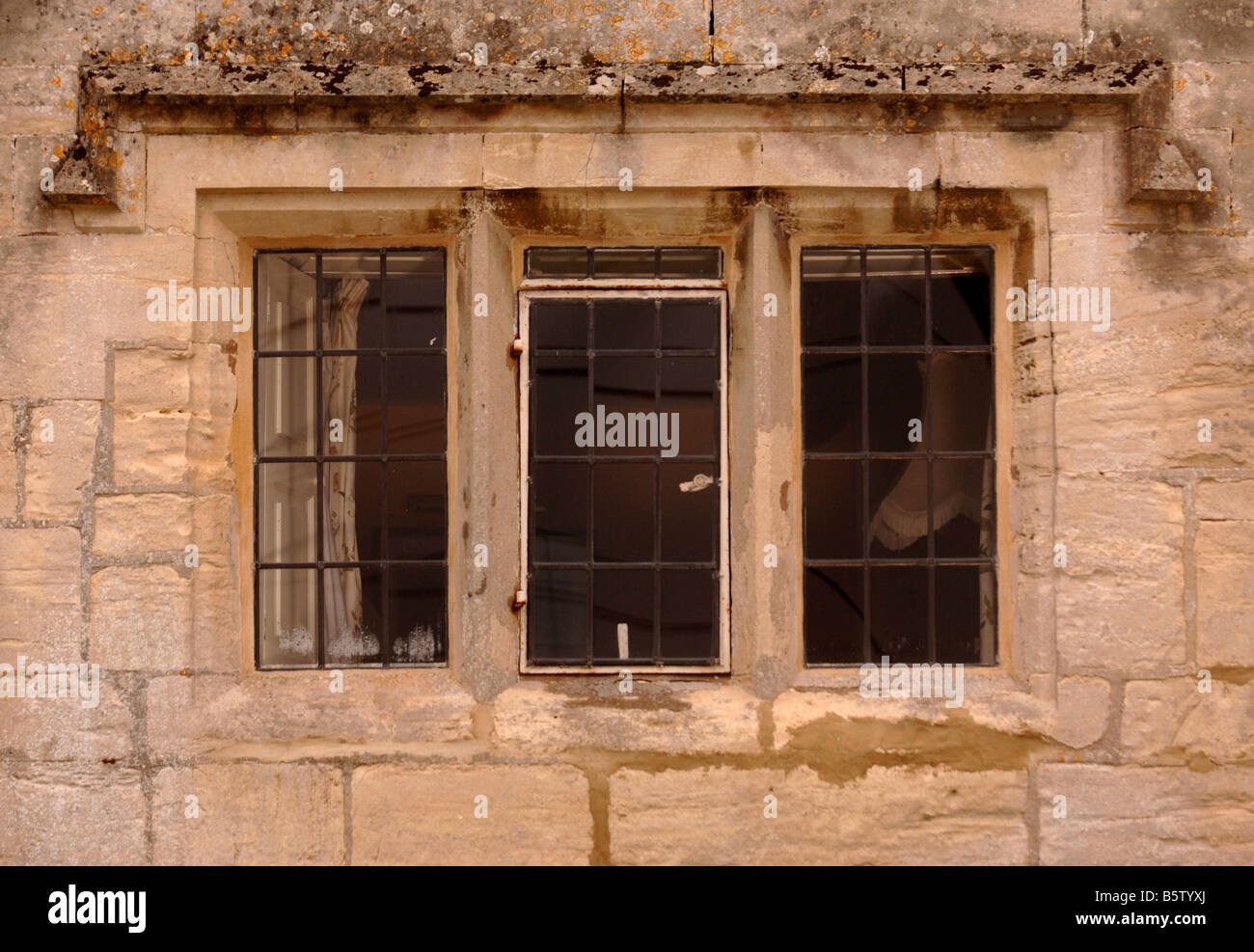 Hood mould drip mould label mould hi-res stock photography and images ...