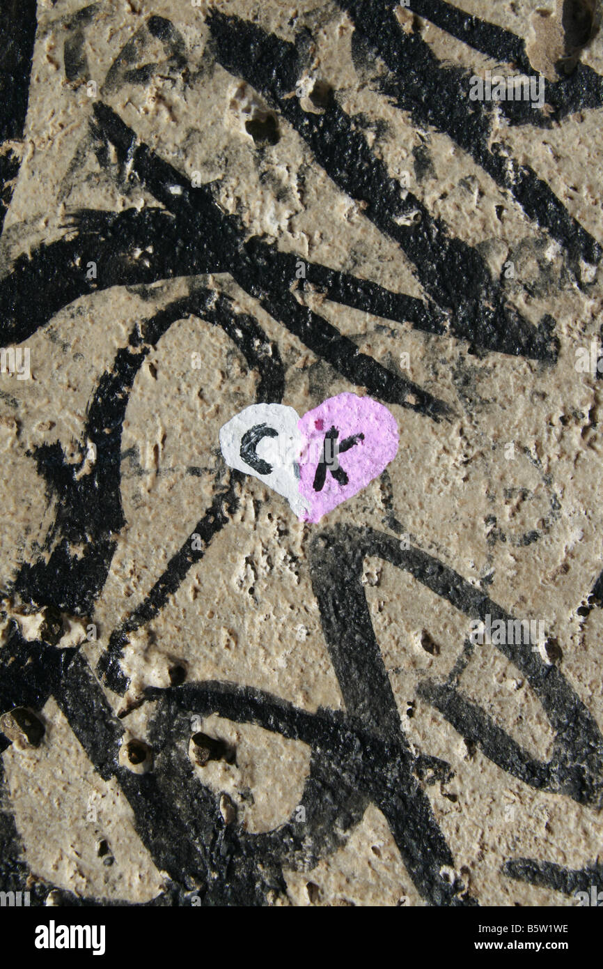 Graffiti symbol heart graffitti wall hi-res stock photography and ...