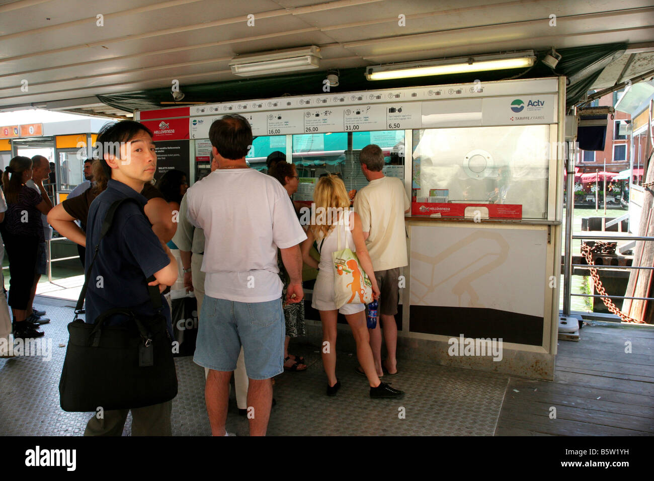 Water bus stop at Ponte di Rialto bridge Canal Grande Sestiere San ...