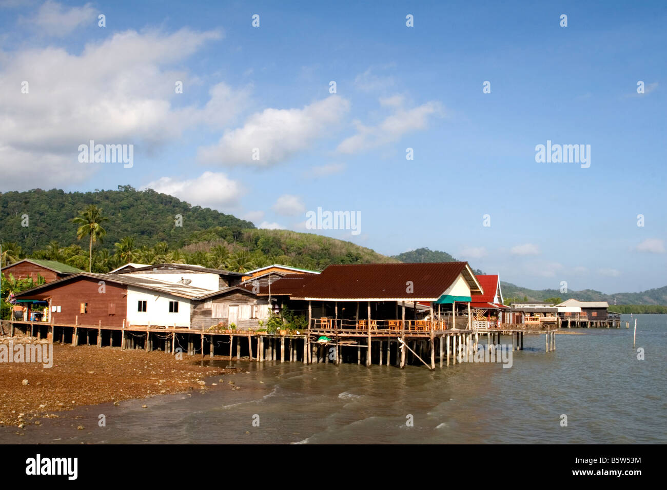 Old houses thailand hi-res stock photography and images - Alamy