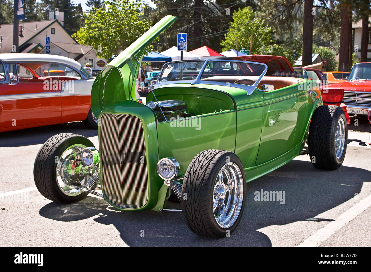 Green V8 open wheel hot rod coupe Stock Photo - Alamy