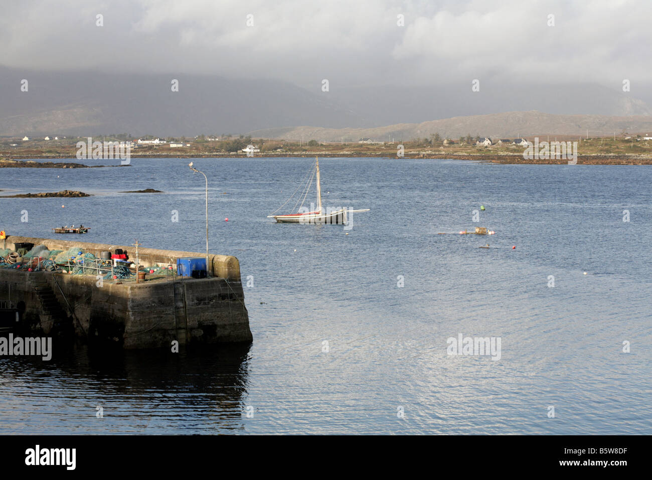 Roundstone Bay , The Mamturk Mountains in the background, Roundstone ...