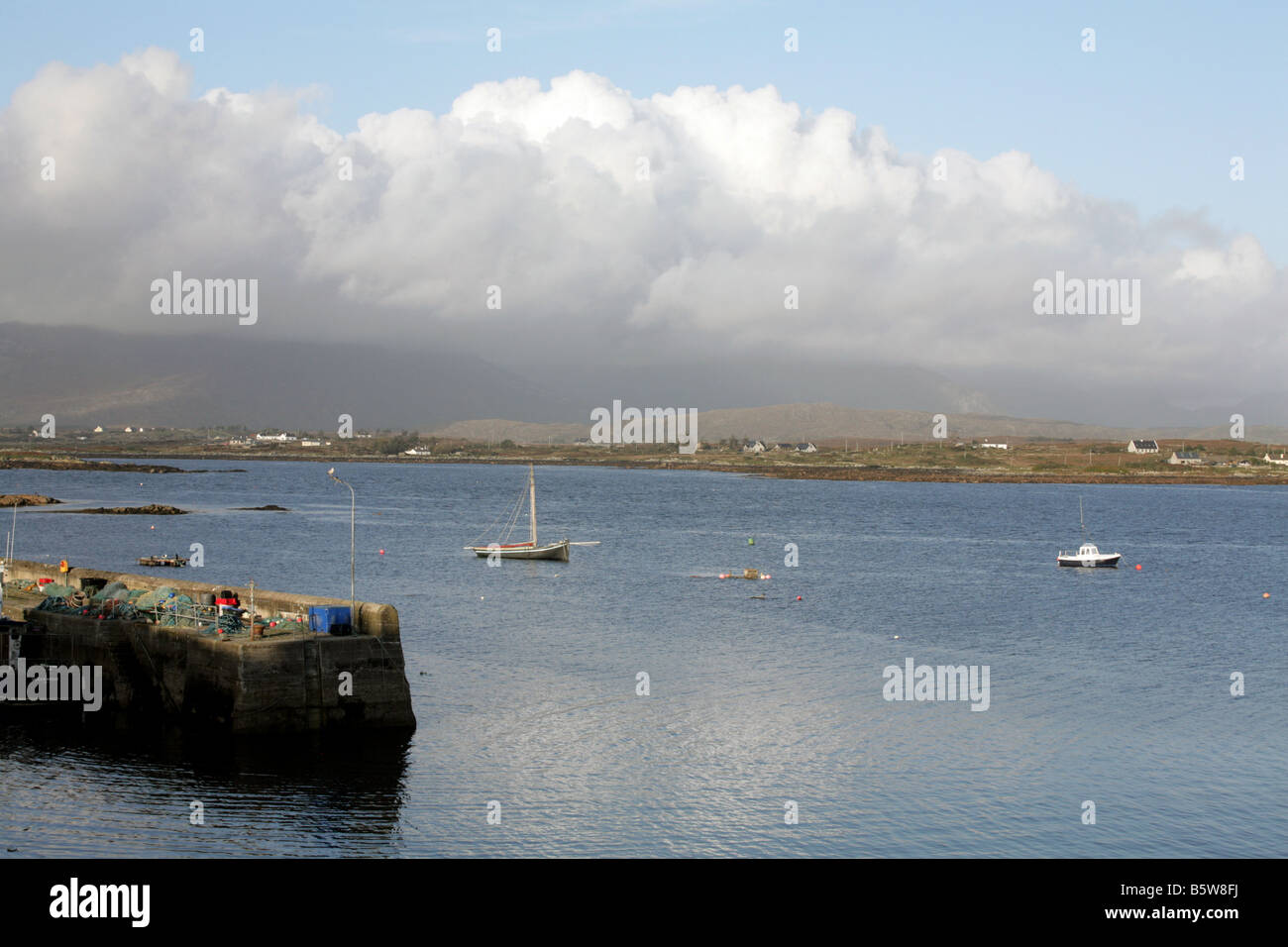 Roundstone Bay The Mamturk Mountains in the background Roundstone ...
