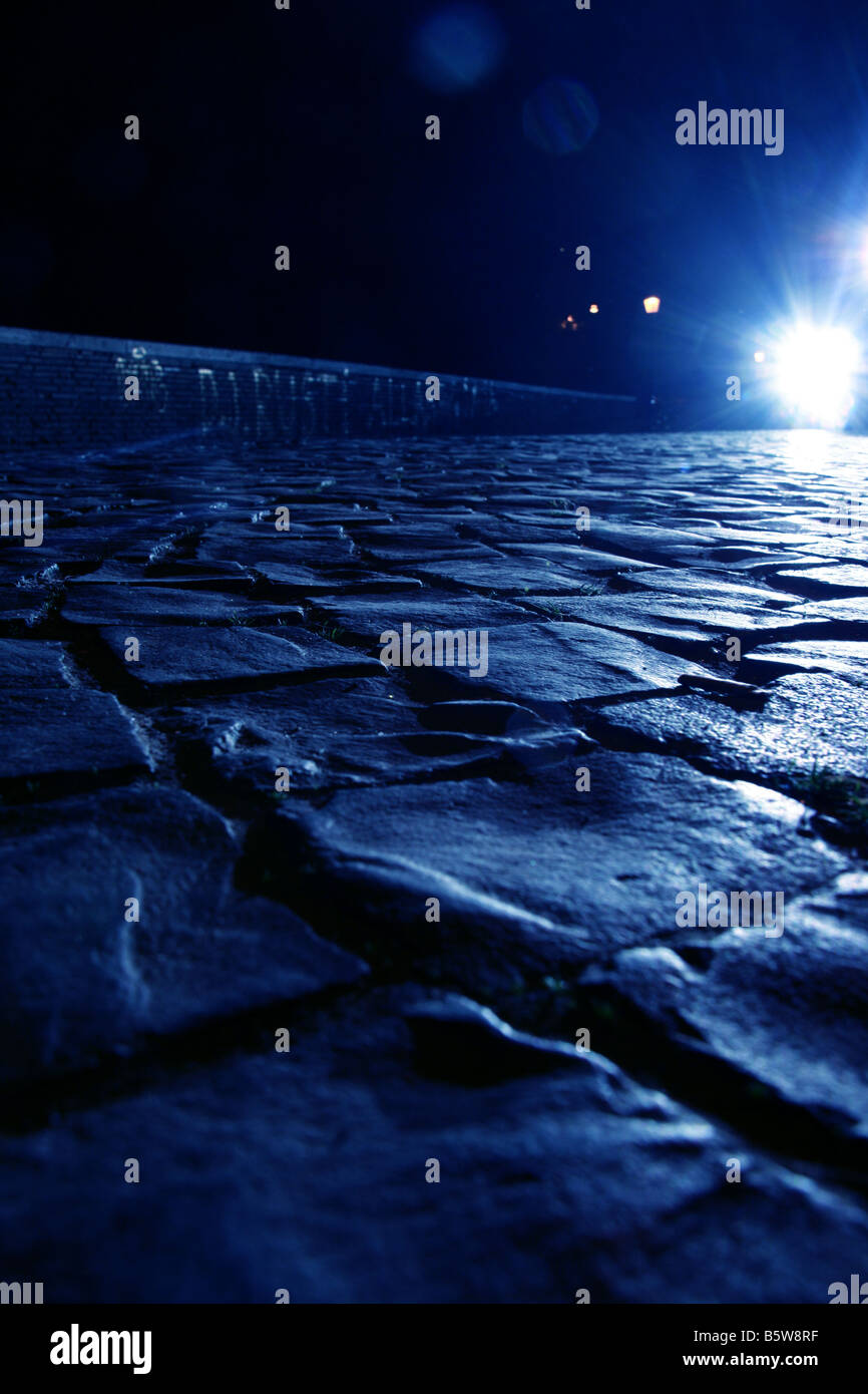 empty vacant desolate dark street alley at night Stock Photo - Alamy