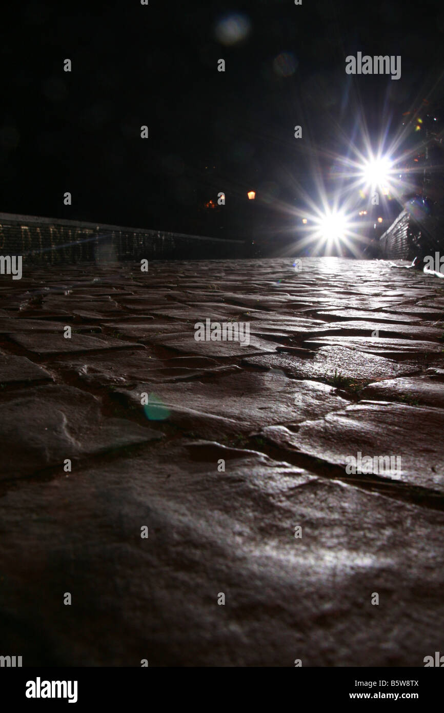 empty vacant desolate dark street alley at night Stock Photo - Alamy