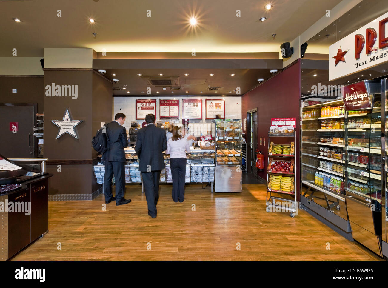 Pret a Manger sandwich bar at Aldermanbury Square in the City of London ...