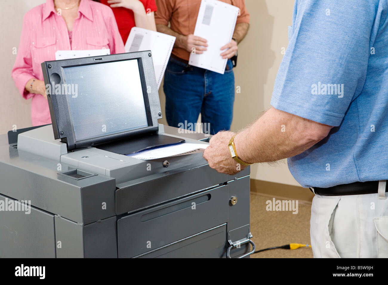 Voting machine hi-res stock photography and images - Alamy
