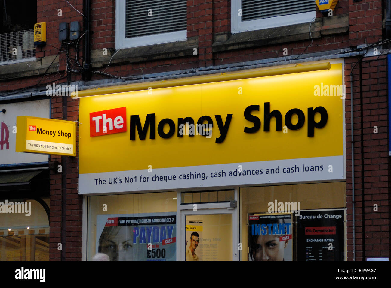 Money exchanger hi-res stock photography and images - Alamy