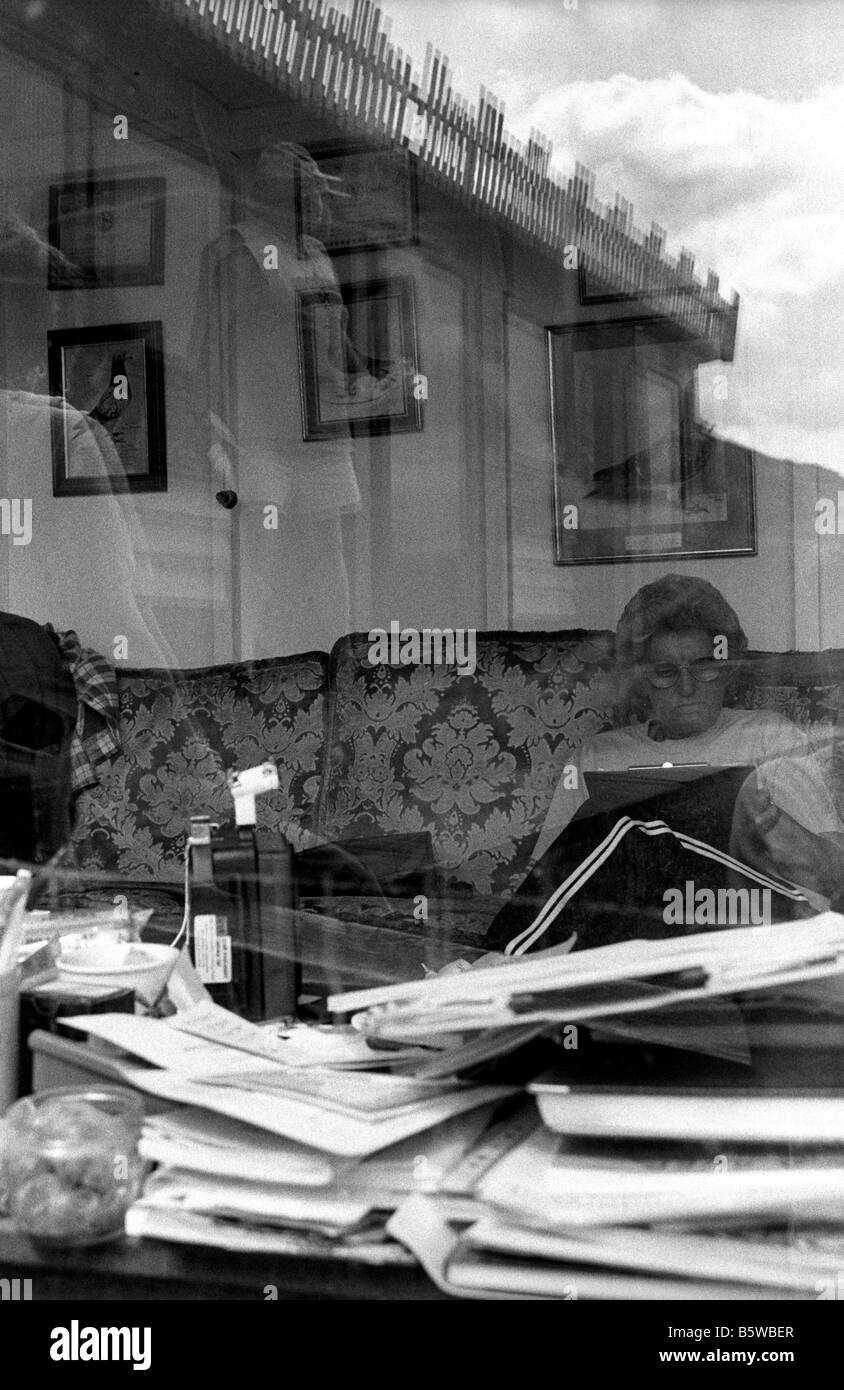 Queen elizabeth pigeon hi-res stock photography and images - Alamy