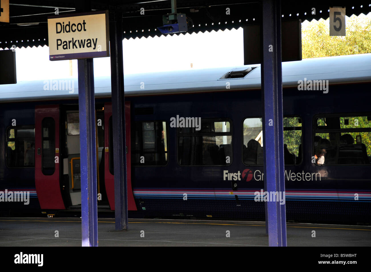 Didcot Parkway railway station Stock Photo - Alamy
