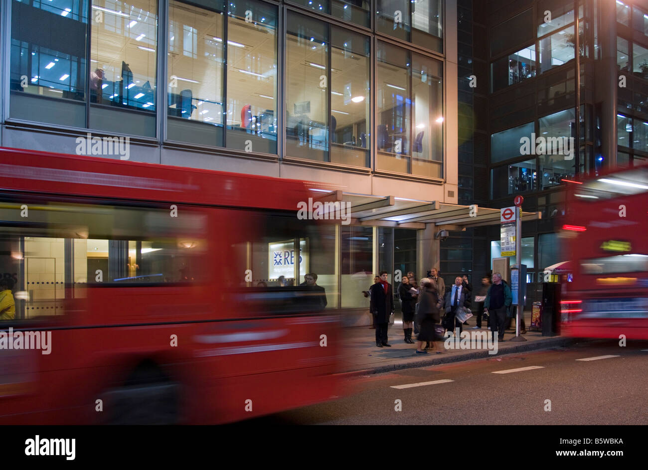 Bus Stop - Bishopsgate - City of London Stock Photo - Alamy