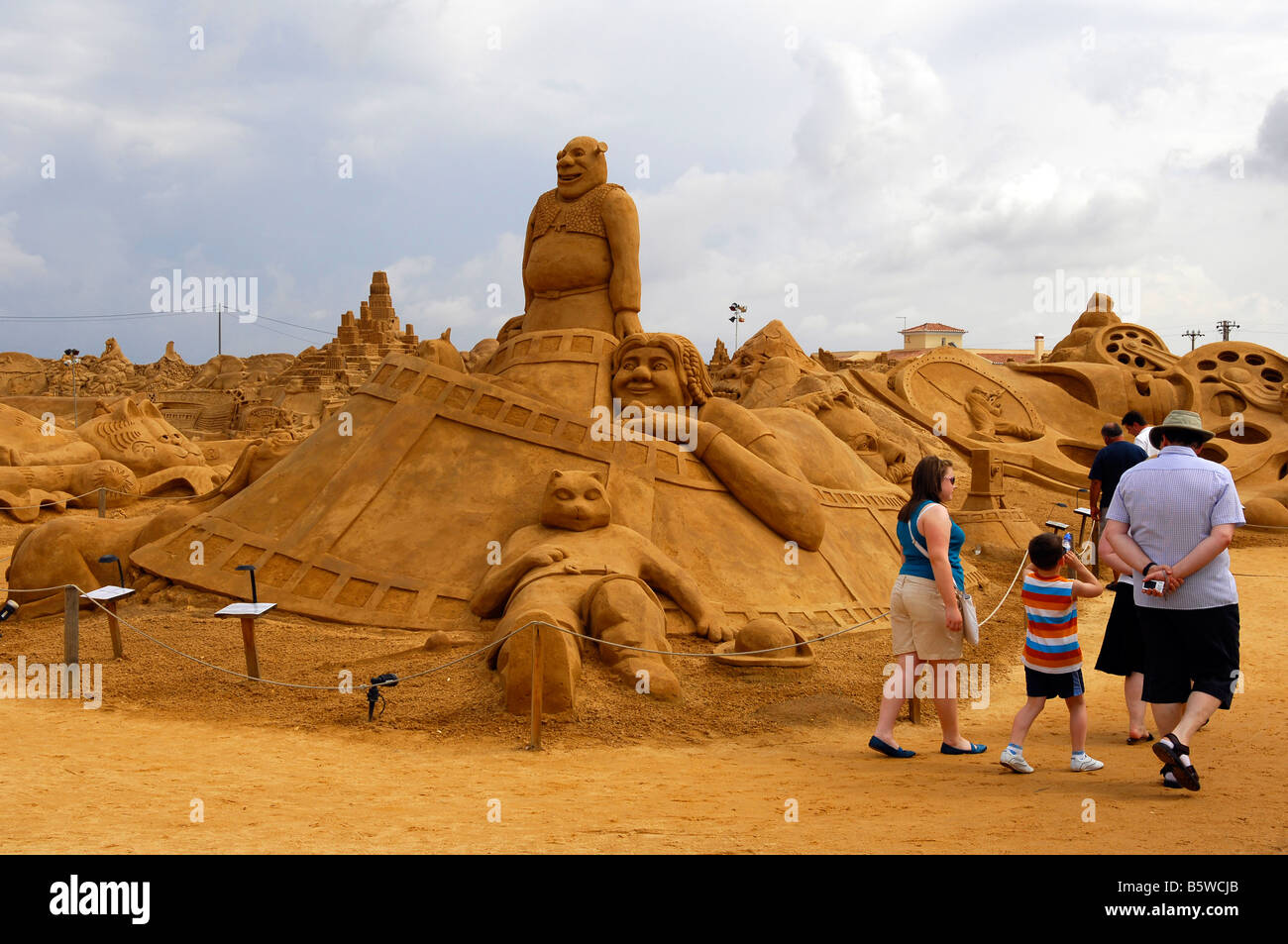 Shrek sand sculpture hi-res stock photography and images - Alamy