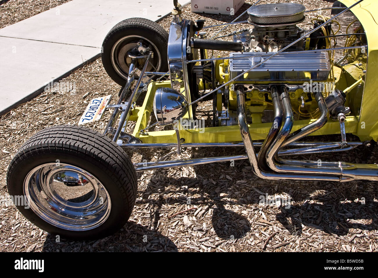 Yellow car hood open hi-res stock photography and images - Alamy