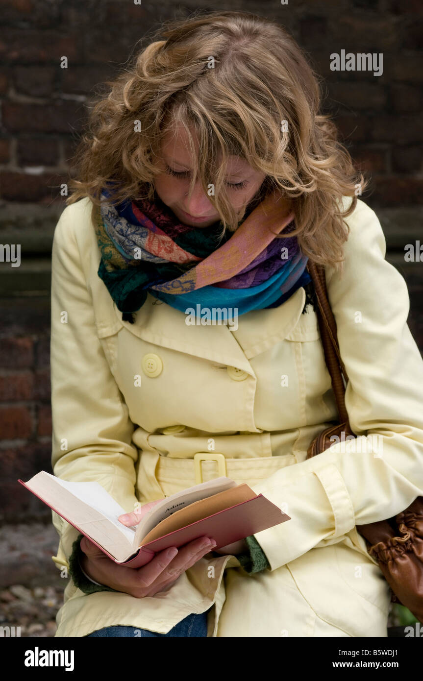 Beautiful girl reading book Stock Photo - Alamy