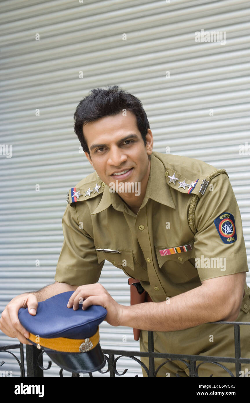 Black policeman hi-res stock photography and images - Alamy