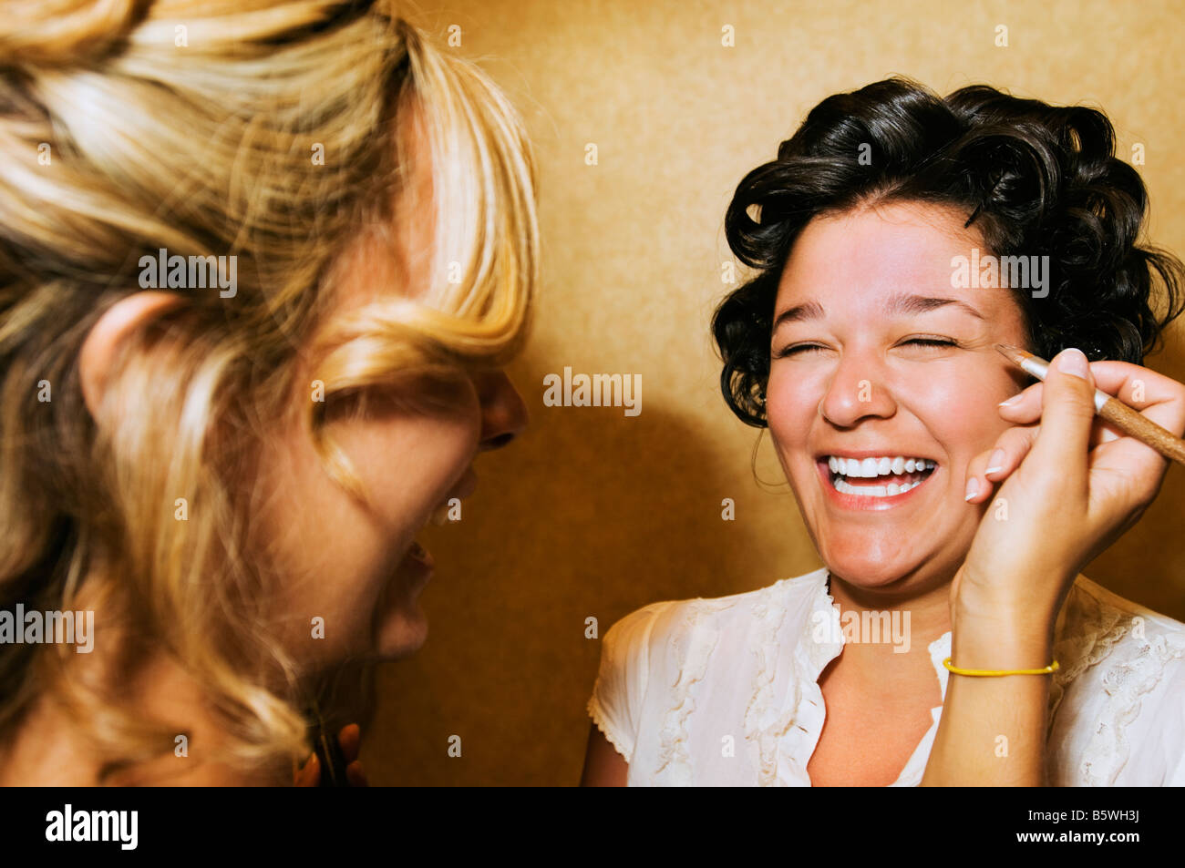Bride getting her makeup done Stock Photo - Alamy
