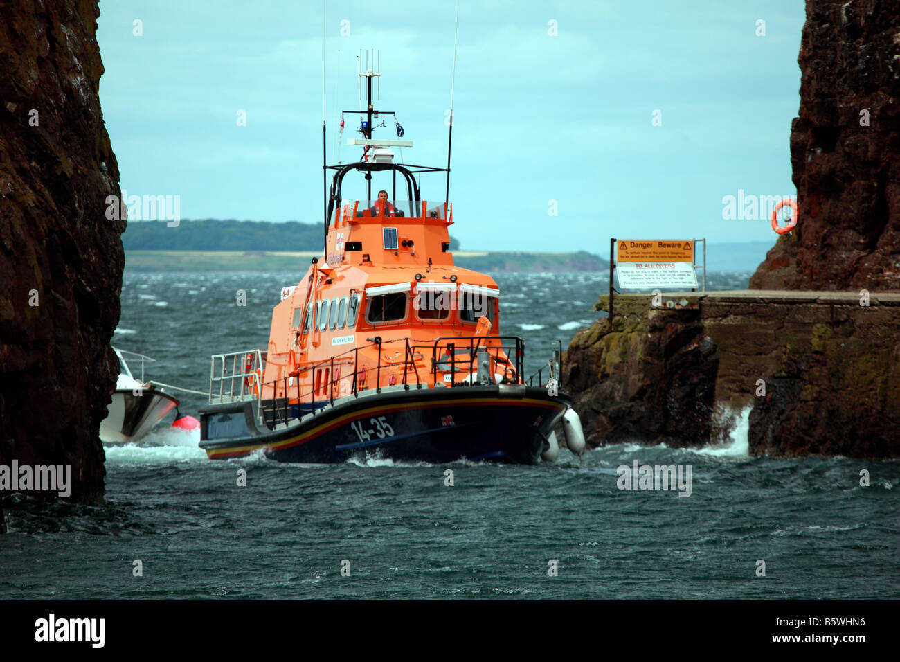 Dunbar lifeboat hi-res stock photography and images - Alamy
