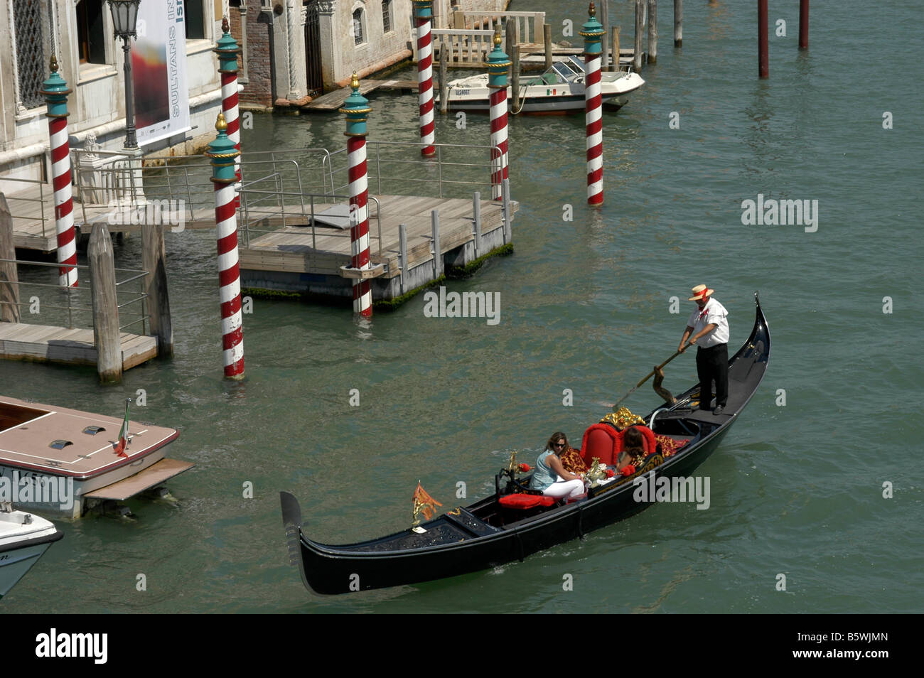 Venice Italy gondolier and gondola Stock Photo - Alamy