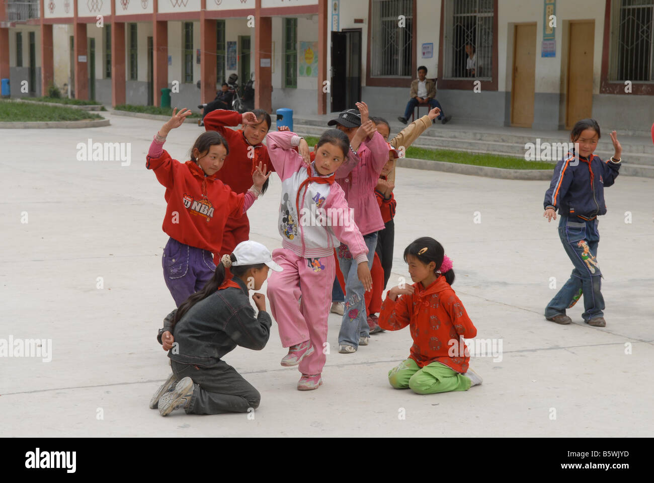 Group chinese pupils hi-res stock photography and images - Alamy