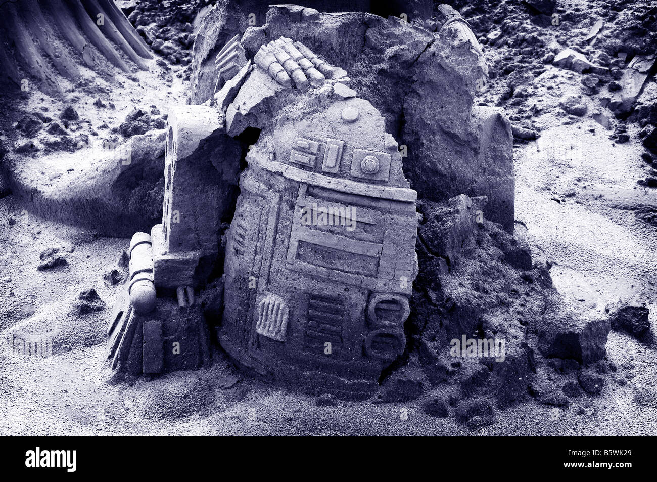 r2d2 robot android intelligence star wars crumbling broken old ancient ...