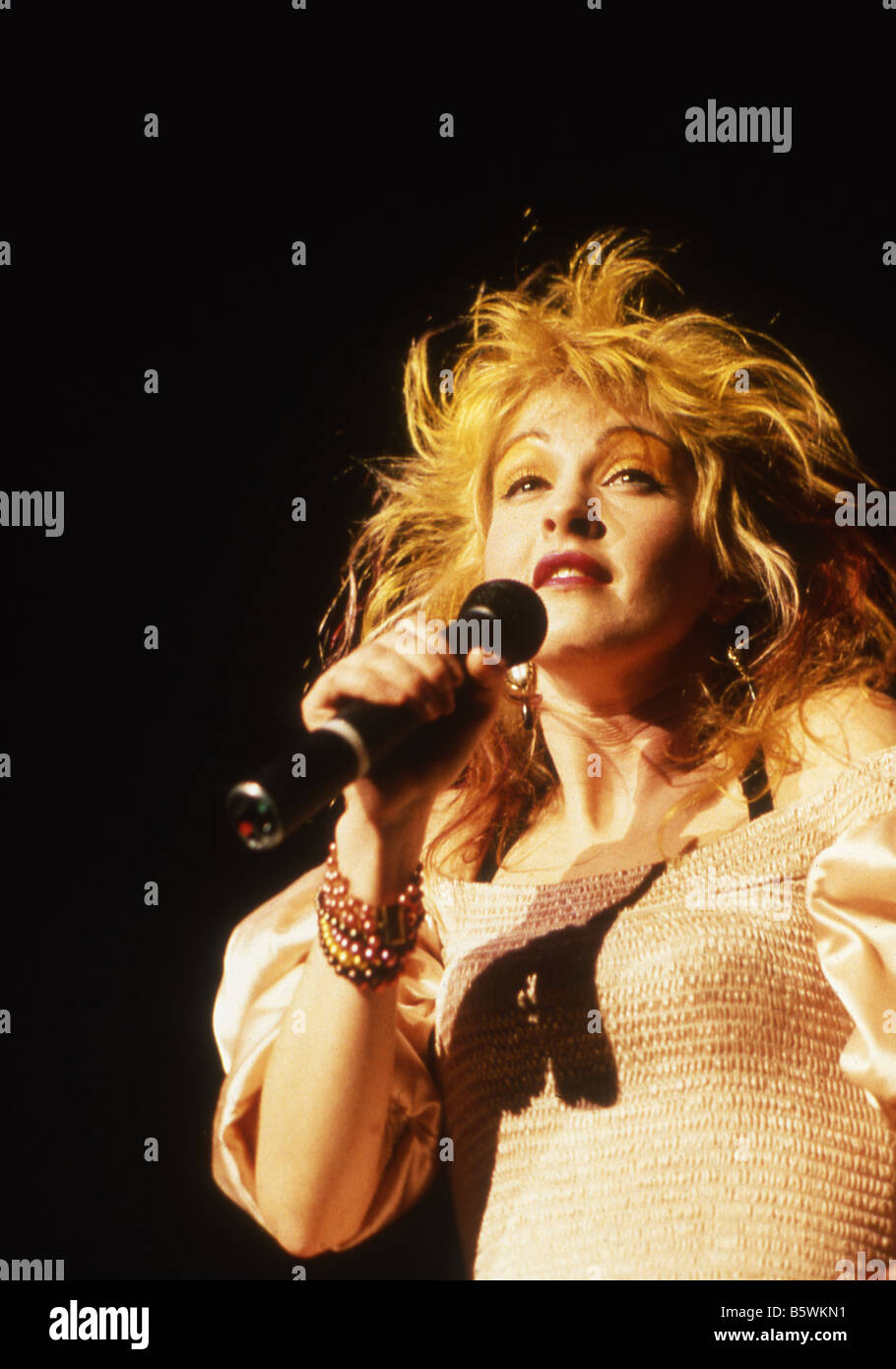 Cyndi lauper 1980s hi-res stock photography and images - Alamy