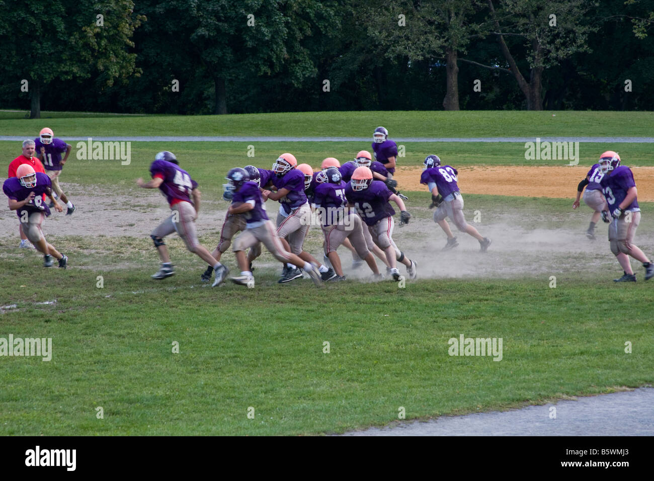 High school football practice hi-res stock photography and images - Alamy