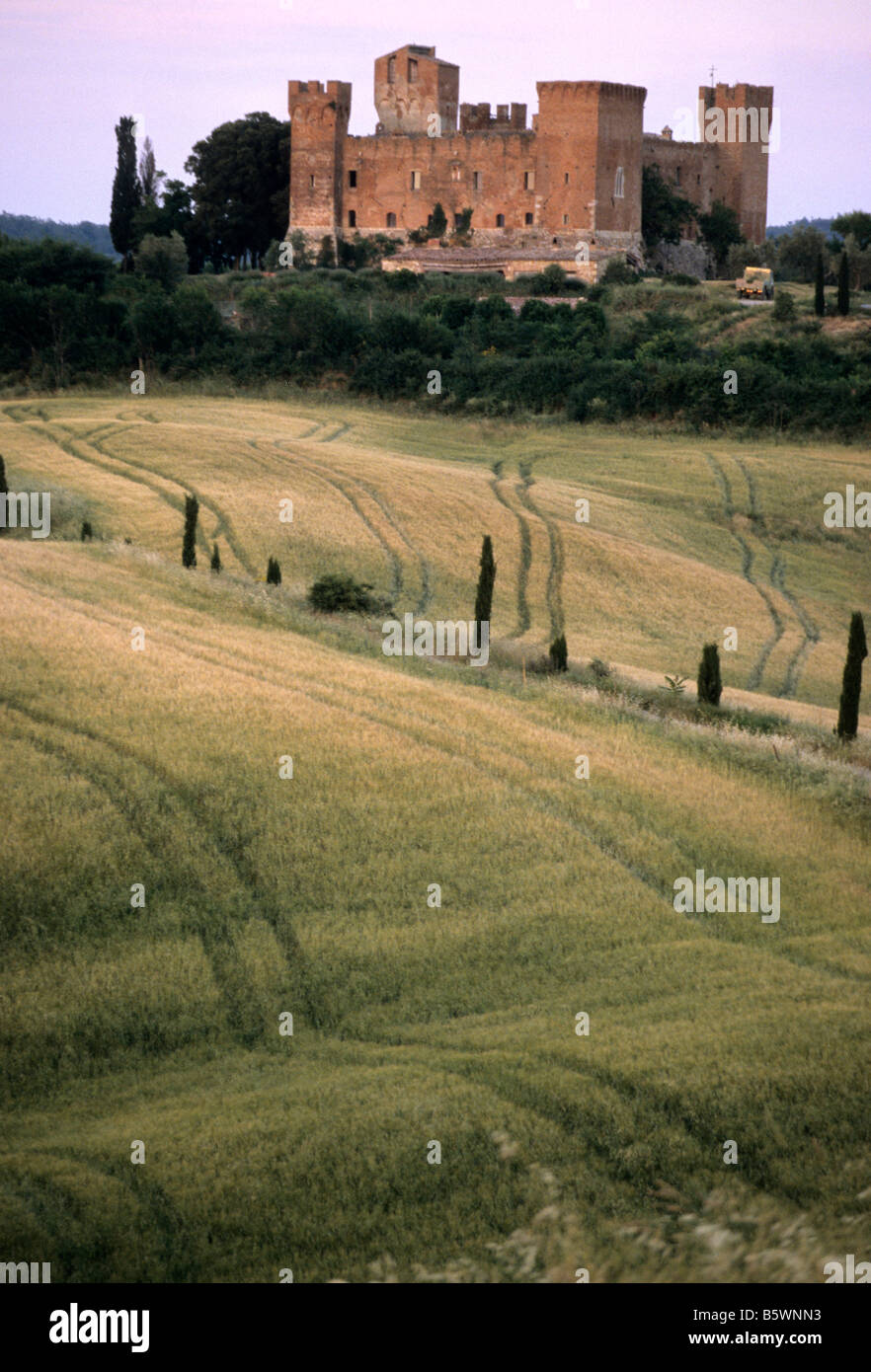 Castle of gallico hi-res stock photography and images - Alamy