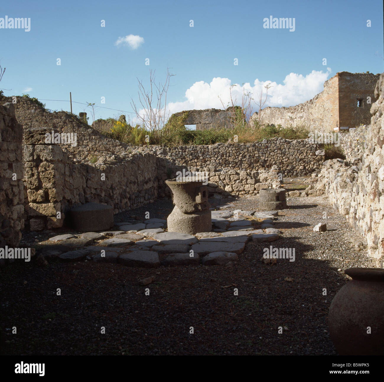 Shop In Pompeii Stock Photo - Alamy