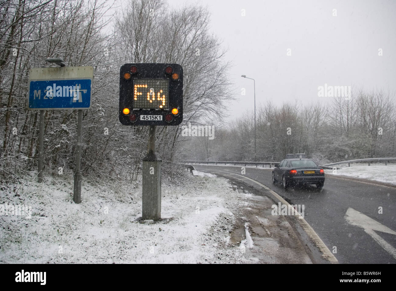 Junction 8 M25 Motorway in the Snow with a Fog Road traffic Sign uk in ...