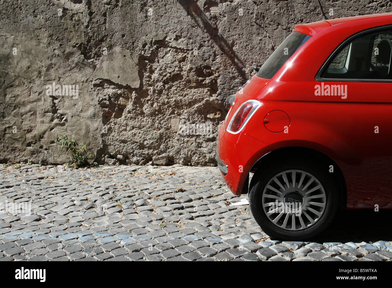 the new model red fiat 500 car in rome Stock Photo - Alamy
