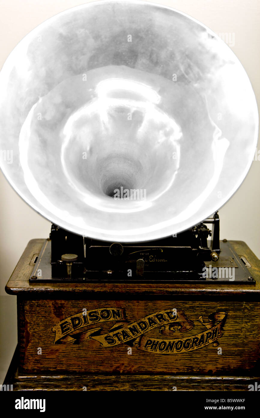 Antique phonograph hi-res stock photography and images - Alamy